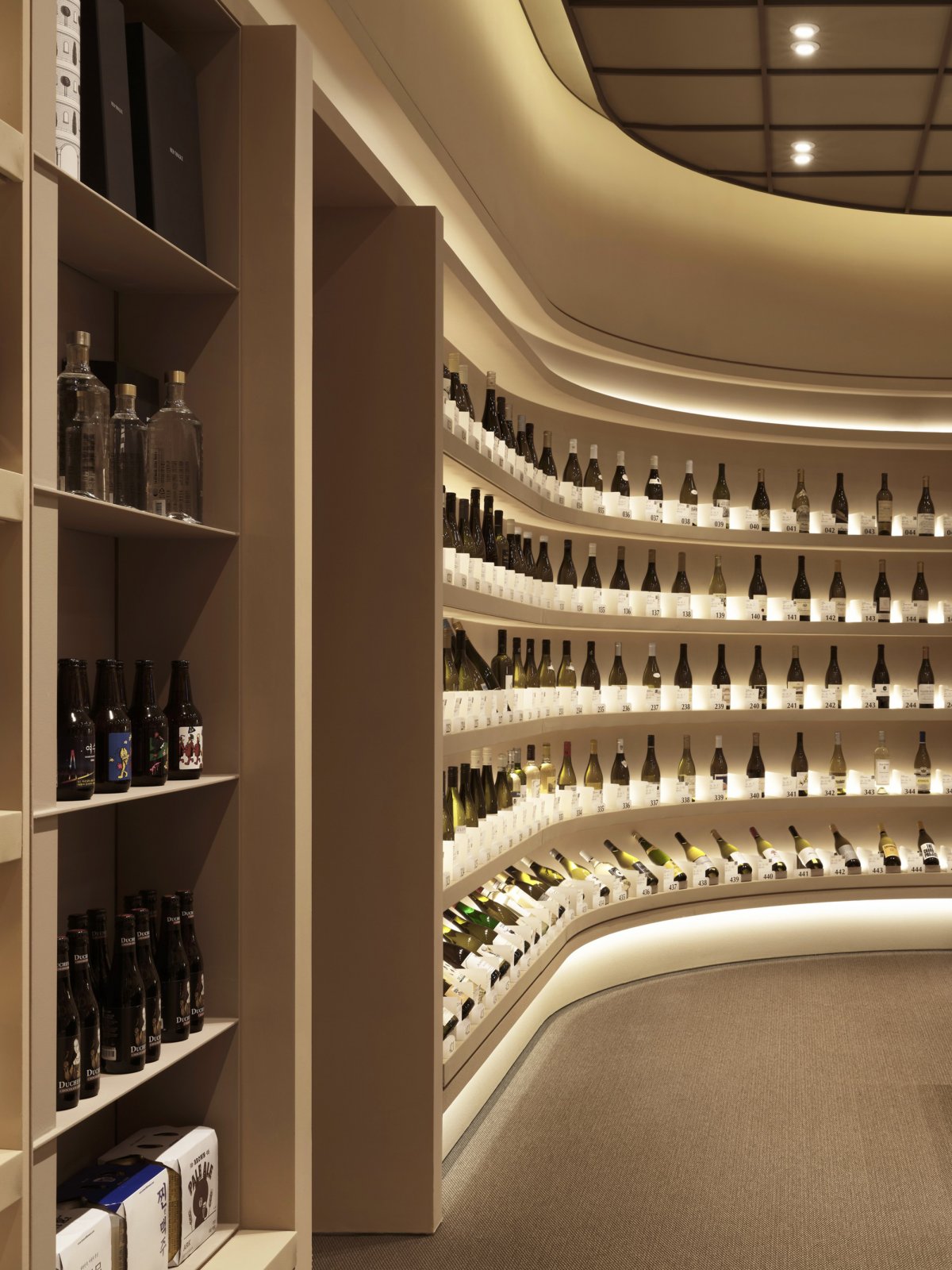 YinjiSpace - 134 x Red Tongue Boutique Store